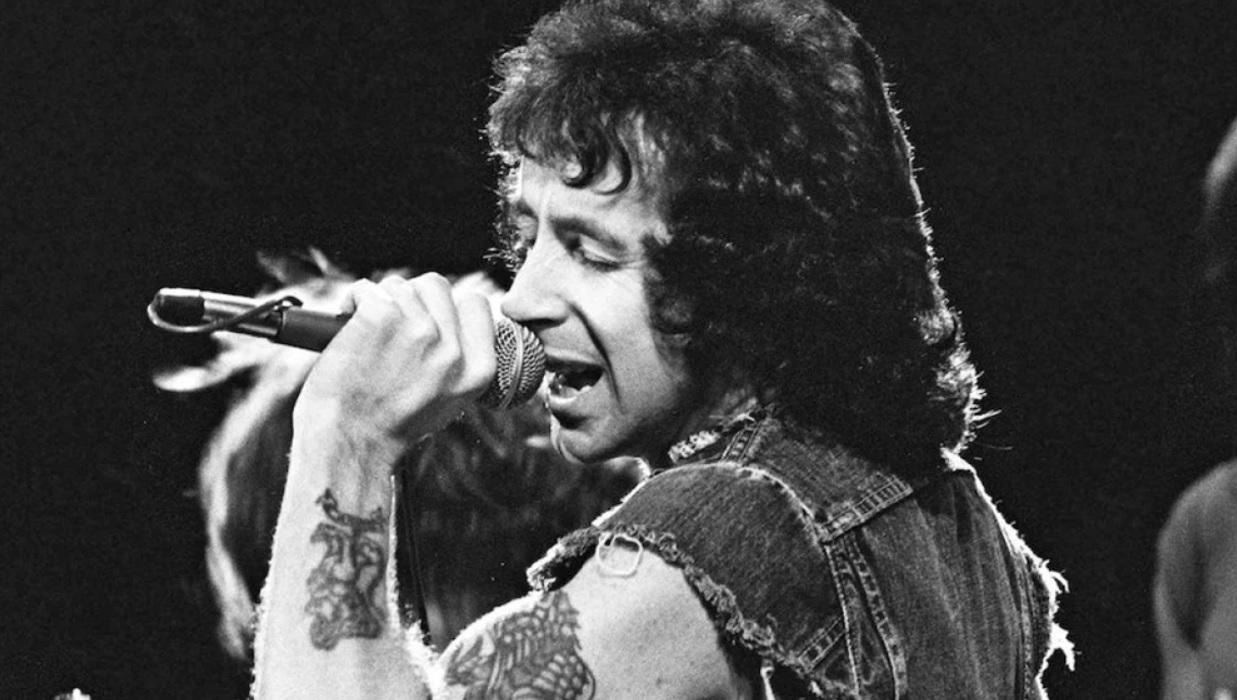 Harán una biopic de Bon Scott, el cantante original de AC/DC | Estación ...